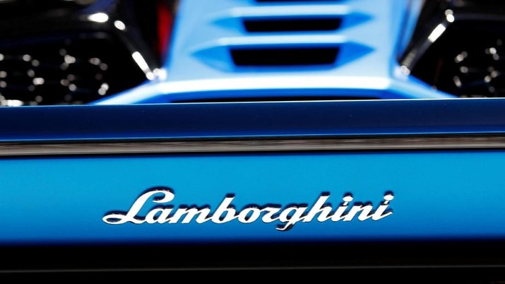 Banting Setir, Lamborghini Kini Produksi Masker Bedah & APD