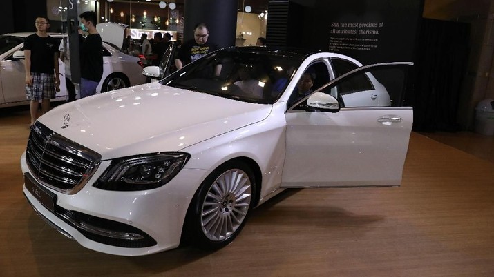 Mobil Mahal dengan Harga Miliaran Rupiah di IIMS 2018