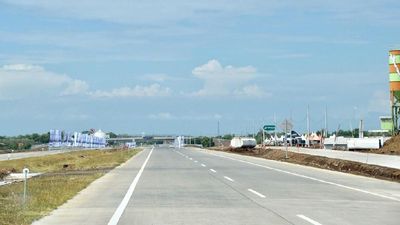 Bergaya Rapi, Jokowi Resmikan Tol Gempol-Pasuruan