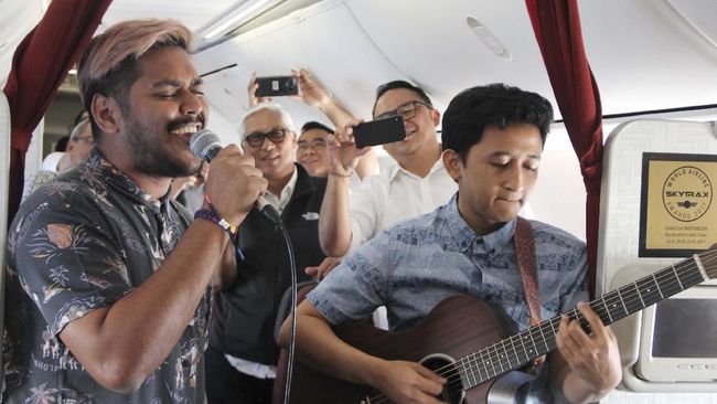 Sensasi Konser Mini Akustik di Ketinggian 35 ribu Kaki