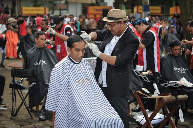 Pangkas Rambut di 'Asgar', Begini Gaya Jokowi