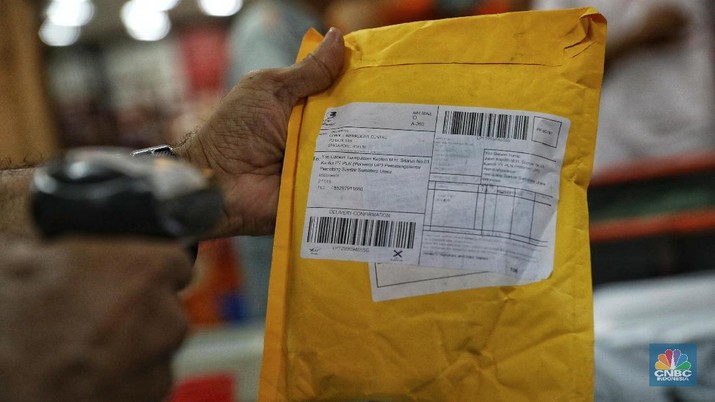 Riwayat Pak Pos, Sang Legenda yang Terancam Tinggal Nama - Halaman 2