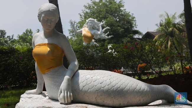 Tampil Dengan Kemben Patung Putri Duyung Di Ancol Viral