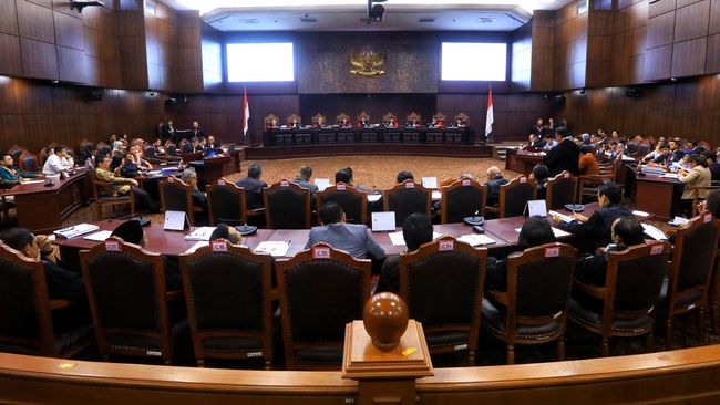 Hakim MK-KPU Cecar Saksi 02 Agus Maksum Soal 1 Juta KTP Palsu