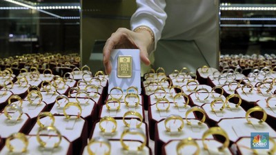 Tak Gentar Gertakan Dolar, Emas Tetap Cetar!