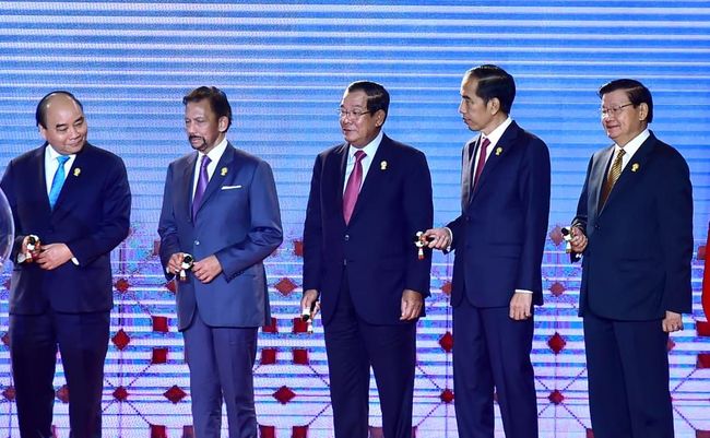 Dear Pak Jokowi: Dunia Berubah, Saatnya Pemuda Jadi Menteri!