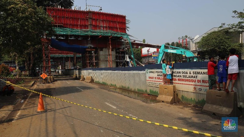 Proyek Toll BORR Ambruk Picu Jalan di Sekitar Proyek Macet