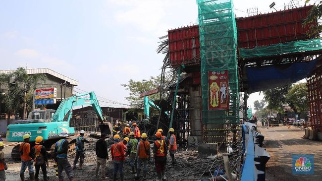 Proyek Toll BORR Ambruk Picu Jalan di Sekitar Proyek Macet