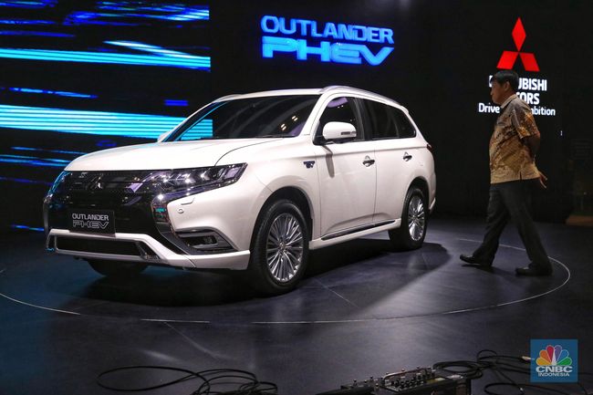 Harga Lexus Turun 1/2 Miliar, Outlander Diskon Rp 240 Juta!