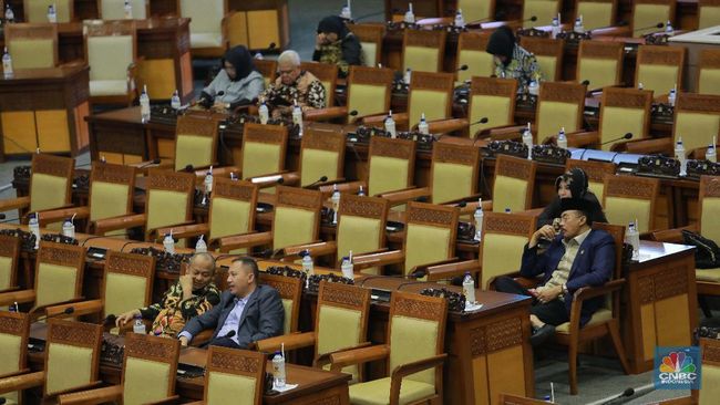 Hapus Pensiun Anggota DPR, Ganti Dengan Uang Terima Kasih! Hapus Pensiun Anggota DPR, Ganti Dengan Uang Terima Kasih!