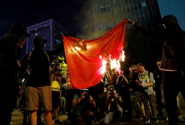 Untung Tinggal di RI, Ini Negara-negara yang Lagi Demo