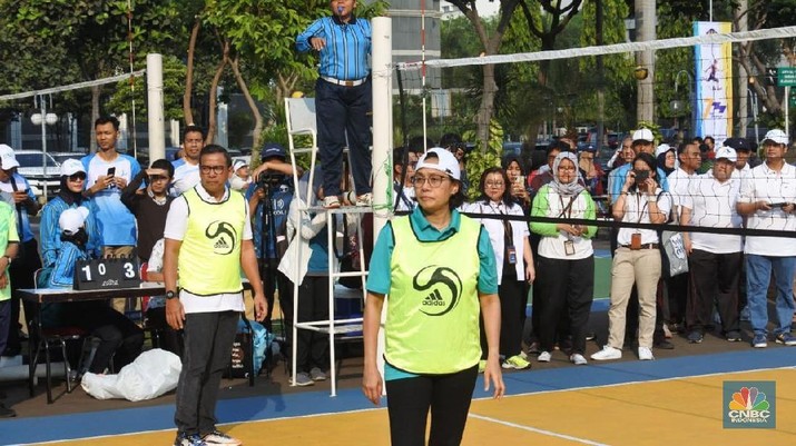 Gaya Sri Mulyani Main Voli bersama Bos BI, OJK, dan LPS