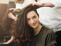 6 Model Rambut Wanita Tren 2025, Inspirasi Buat Potong Rambut