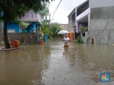 Banjir Jakarta, Pool Taksi Blue Bird Seperti Kolam Renang