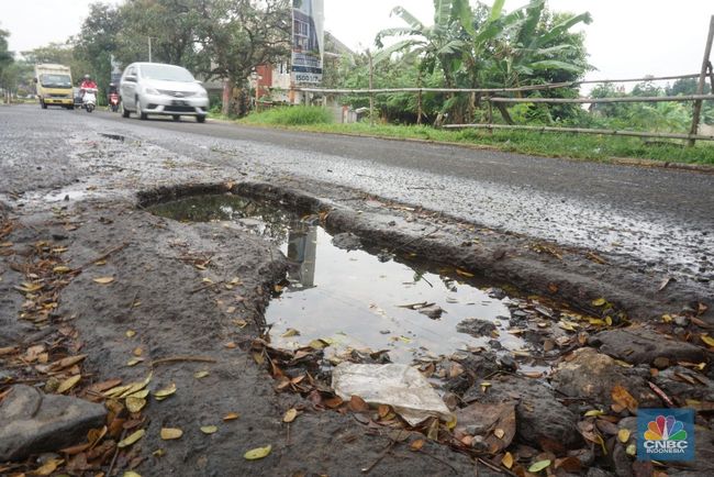 Jalanan di Jambi Rusak Parah, Bina Marga Ogah Turun Tangan