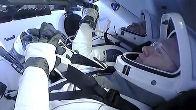 Ini Penampakan 2 Astronaut NASA Pulang Lagi ke Bumi - Foto 4