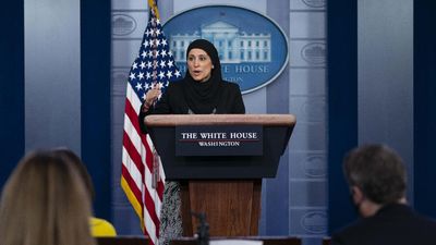 Potret Sameera Fazili, Muslimah Berjilbab Tim Ekonomi Biden - Foto 5