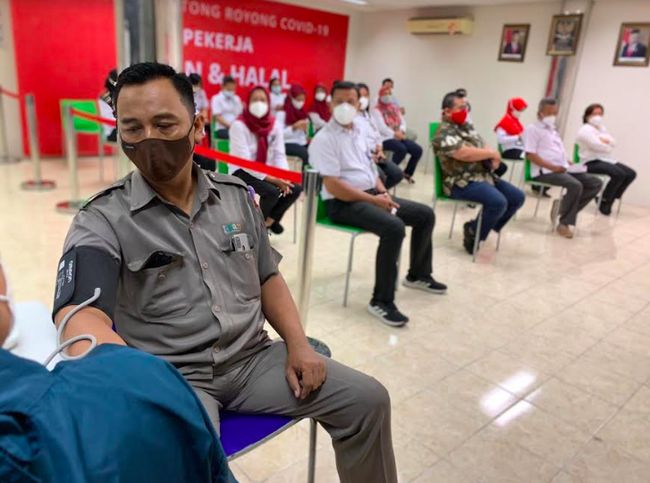 Warga Dki Usia 18 Tahun Bisa Vaksin Covid 19 Ini Syaratnya