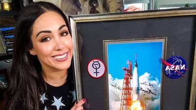 Ini Kellie, Ilmuwan Cantik yang Siap Terbang Keluar Angkasa