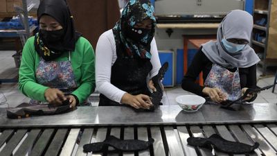 Pabrik Sepatu yang Masih Bertahan di Tengah Hantaman Covid-19