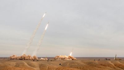 Awas Perang! Begini Penampakan 16 Rudal yang Diluncurkan Iran - Foto 5