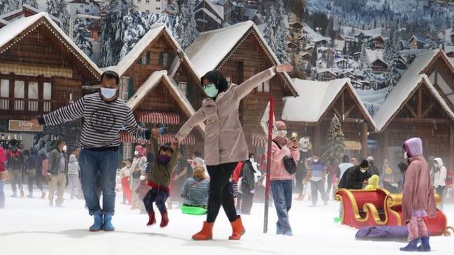 Liburan ke Trans Snow Bekasi, Untungnya Beli Tiket di Website