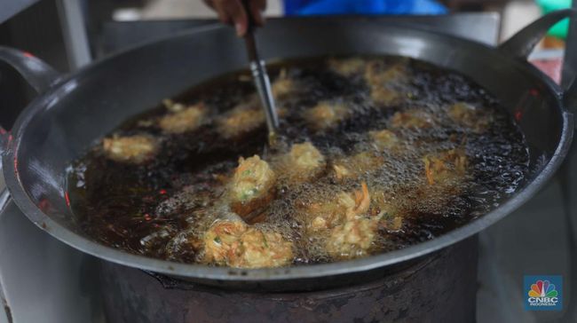 Harga Minyak Goreng Masih Mahal, Gimana Nih Pak Luhut? Harga Minyak Goreng Masih Mahal, Gimana Nih Pak Luhut?