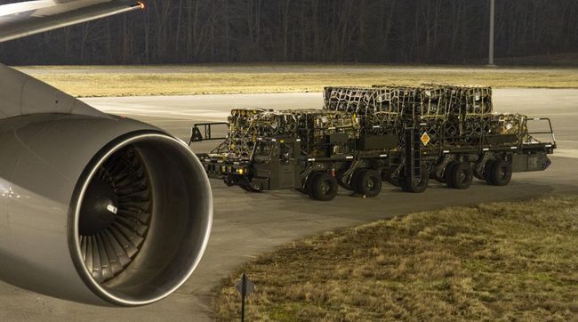 Awas Perang, Potret AS Pasok Senjata Besar-besaran ke Ukraina - Foto 4