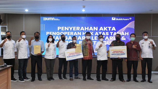 PTBA Serahkan APHAT ke Warga Muara Enim yang Direlokasi PTBA Serahkan APHAT ke Warga Muara Enim yang Direlokasi