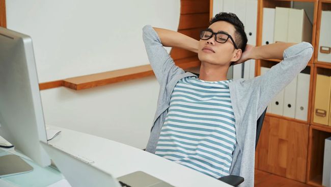 Mager? Ini 4 Tips Bikin Rebahan Tetap Produktif