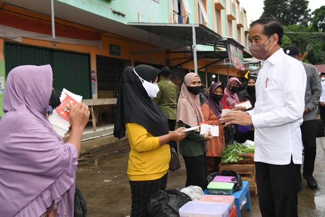 BLT Minyak Goreng Cair Rp 300 Ribu, Boleh Dipakai Beli Beras?