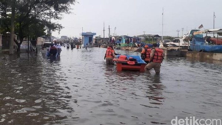 Pabrik Terendam Banjir Rob Semarang, Berapa Kerugiannya?