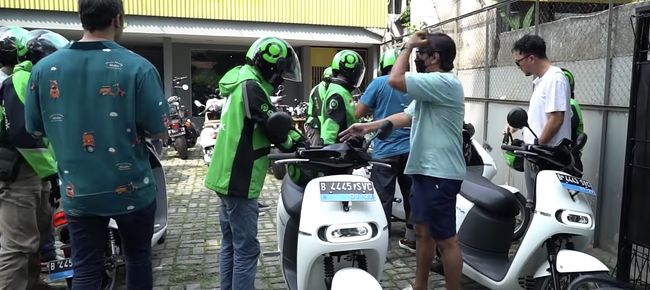 Gokil! Seluruh Driver Gojek Bakal Pakai Motor Listrik