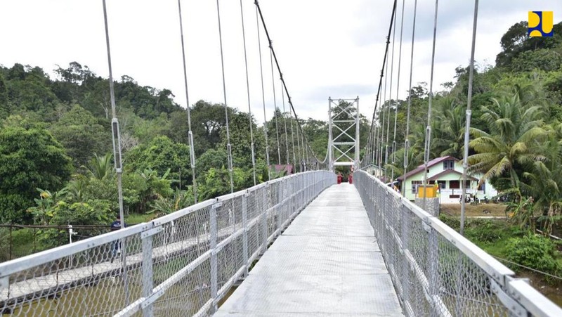 Ratusan Jembatan Gantung Megah Kelar di Tangan Jokowi Ratusan Jembatan Gantung Megah Kelar di Tangan Jokowi