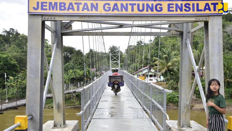 Ratusan Jembatan Gantung Megah Kelar di Tangan Jokowi Ratusan Jembatan Gantung Megah Kelar di Tangan Jokowi