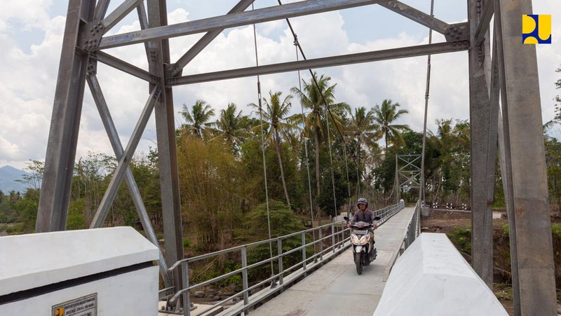 Ratusan Jembatan Gantung Megah Kelar di Tangan Jokowi Ratusan Jembatan Gantung Megah Kelar di Tangan Jokowi