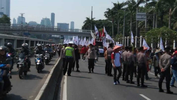 Ribuan Massa Demo Harga BBM di DPR, Hindari Daerah Ini