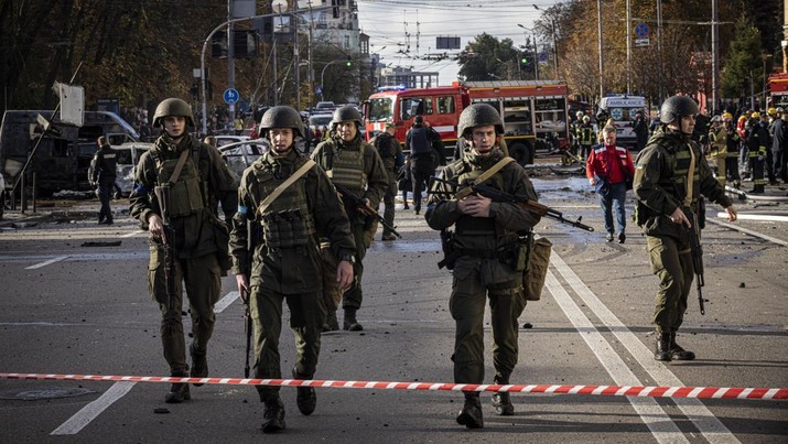 Janji Zelensky atas Serangan 'Gila' Putin ke 8 Kota Ukraina