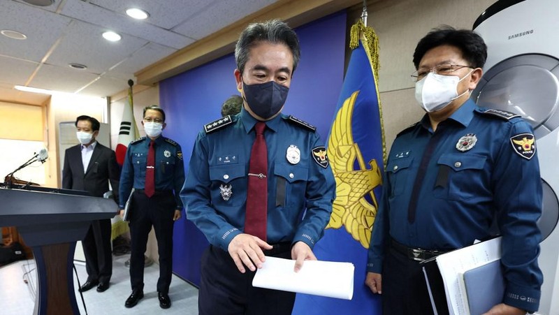 Foto Ramai Pejabat Korsel Tertunduk Minta Maaf Karena Itaewon