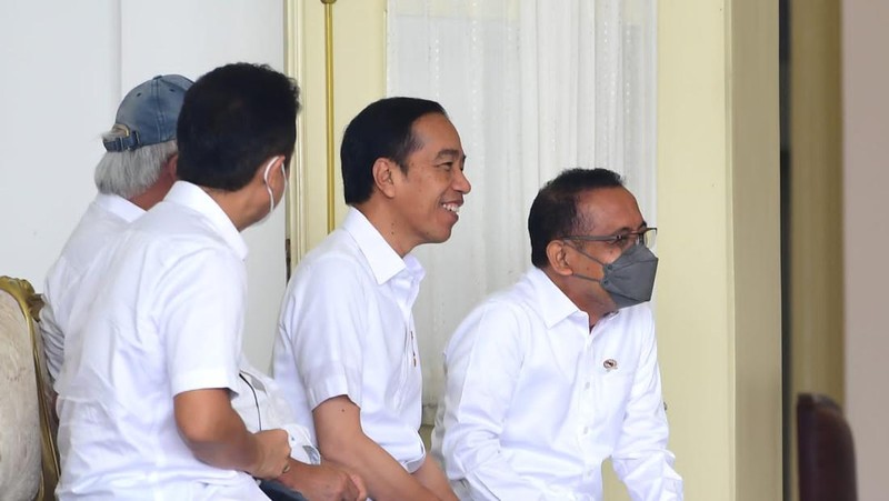 Momen Jokowi Disuntik Vaksin Booster Kedua, Pakai Indovac - Foto 1 Momen Jokowi Disuntik Vaksin Booster Kedua, Pakai Indovac - Foto 1