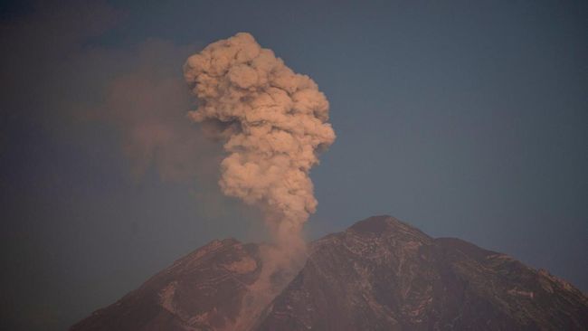 Waspada! Gunung Semeru Erupsi Lagi, Statusnya Masih di Level II