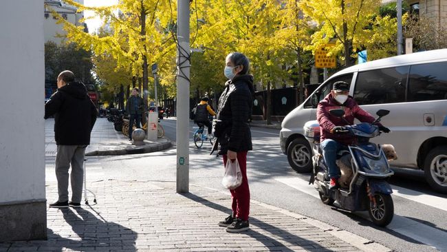 Seluruh Warga China Berdiri 3 Menit Untuk Kepergian Zemin