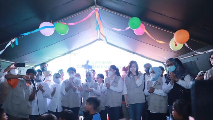 Dirut Pertamina Sambangi Posko Korban Gempa Cianjur Dirut Pertamina Sambangi Posko Korban Gempa Cianjur