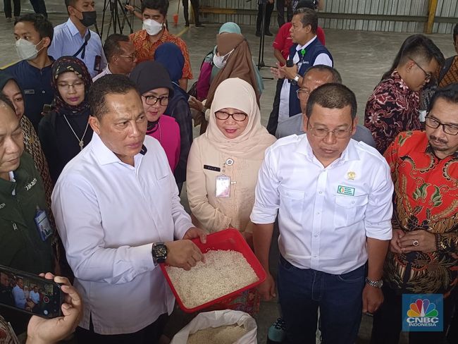Bos Bulog Incar, Tunjangan TNI/ Polri Pakai Beras Bulog Bos Bulog Incar, Tunjangan TNI/ Polri Pakai Beras Bulog