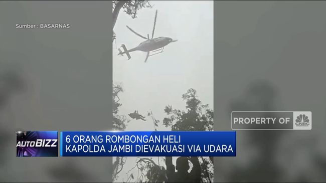 Empat Orang Rombongan Heli Kapolda Jambi Dievakuasi Via Udara Empat Orang Rombongan Heli Kapolda Jambi Dievakuasi Via Udara
