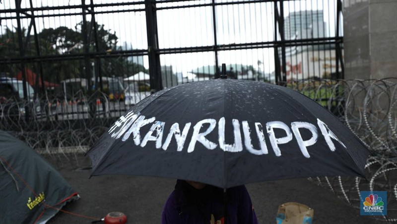 Ramai-ramai PRT Geruduk DPR Desak Pengesahan RUU PPRT Ramai-ramai PRT Geruduk DPR Desak Pengesahan RUU PPRT