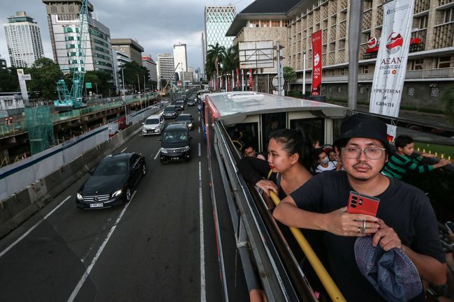 Fokus - Keliling Jakarta Naik Transjakarta