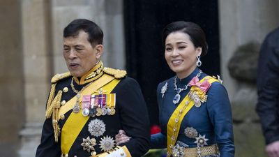 Heboh Istri Sah Raja Thailand Muncul di Publik, Ini Potretnya - Foto 5