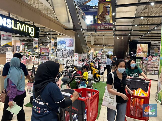 Makin Siang Transmart Makin Heboh, Diserbu Pengunjung!