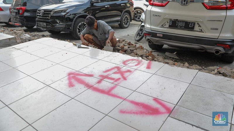 Puluhan Ruko di DKI 'Makan' Bahu Jalan, Dibongkar Paksa Puluhan Ruko di DKI 'Makan' Bahu Jalan, Dibongkar Paksa